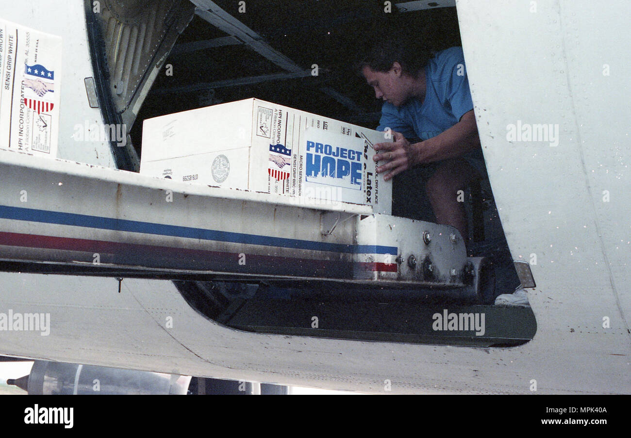 MAN LOADING PACKAGE ON PLANE Stock Photo - Alamy