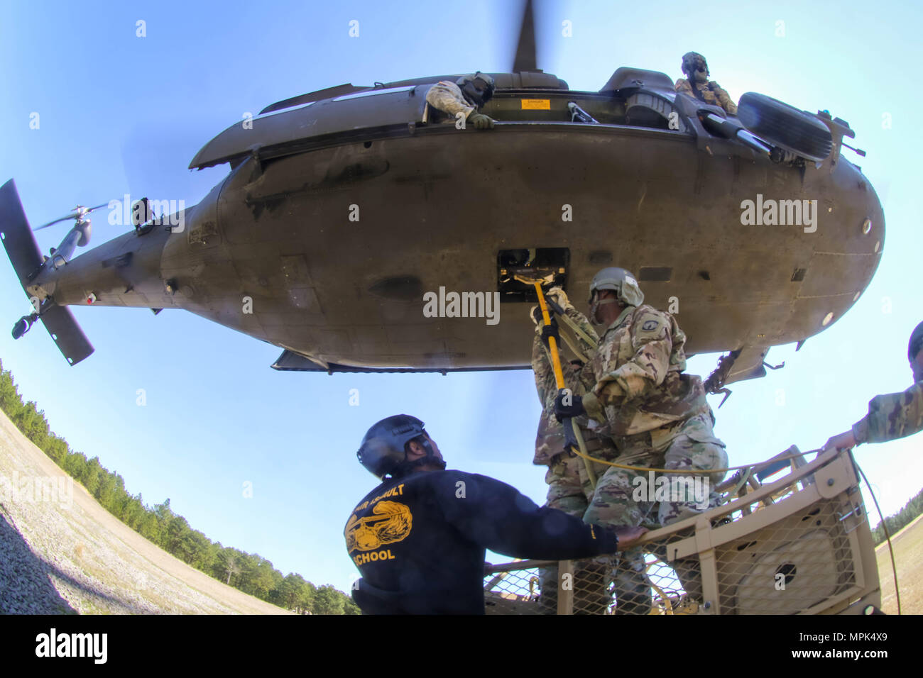 Students assigned to the XVIII Airborne Corps’ DeGlopper Air Assault ...