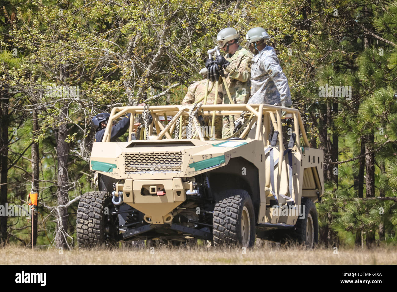 Students assigned to the XVIII Airborne Corps’ DeGlopper Air Assault ...