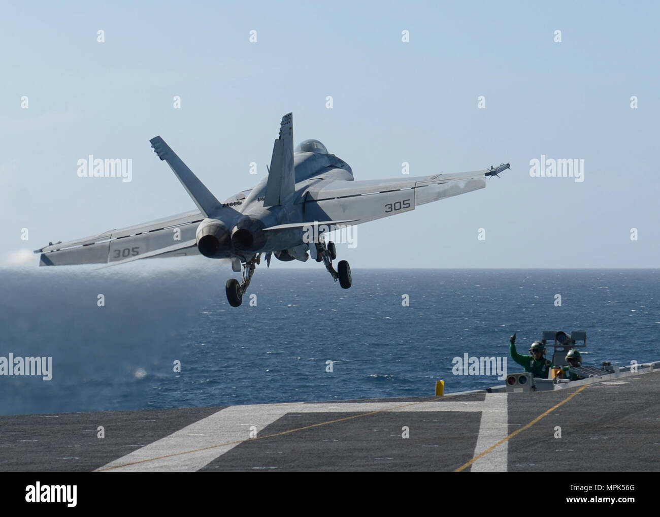 170322-N-XL056-135 PACIFIC OCEAN (March 22, 2017) An F/A-18E Super ...