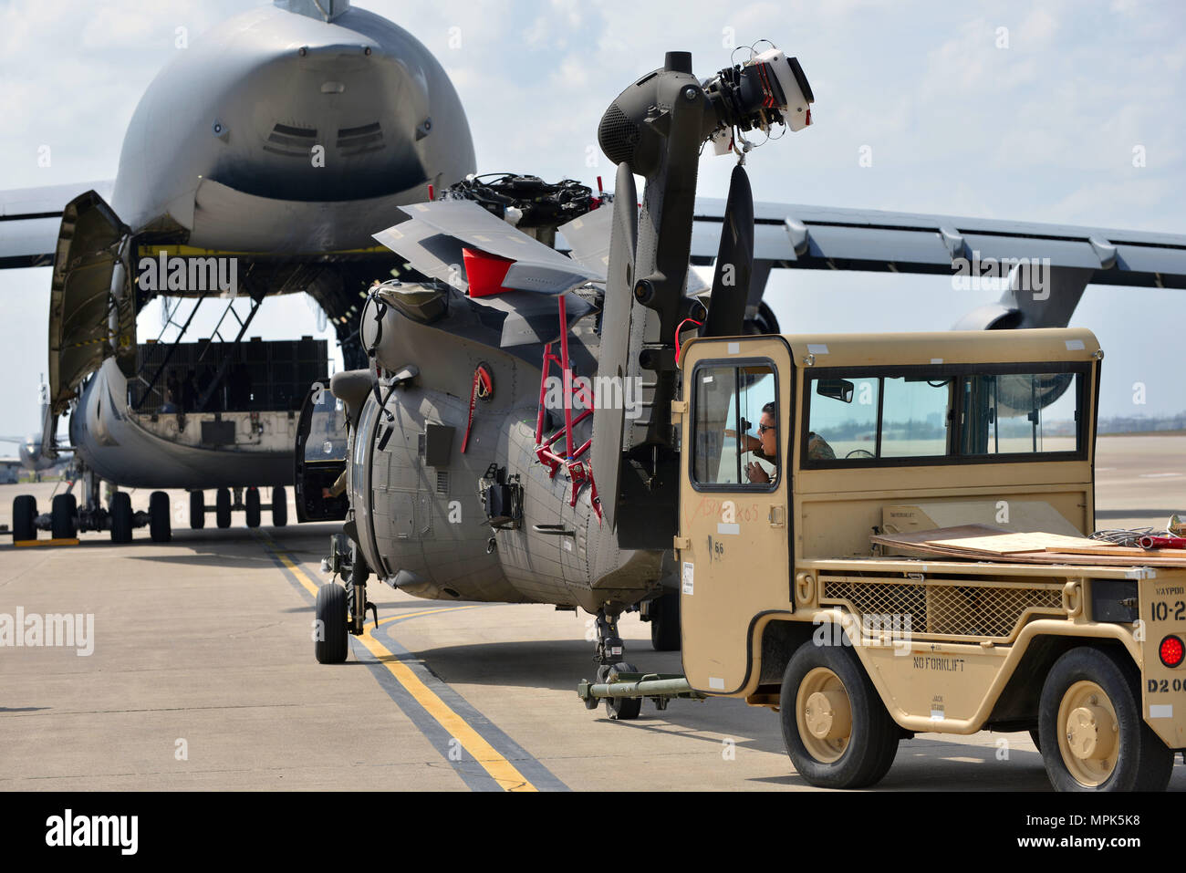 A U.S. Soldier with the 3rd Battalion, 501st Regiment, Combat Aviation ...