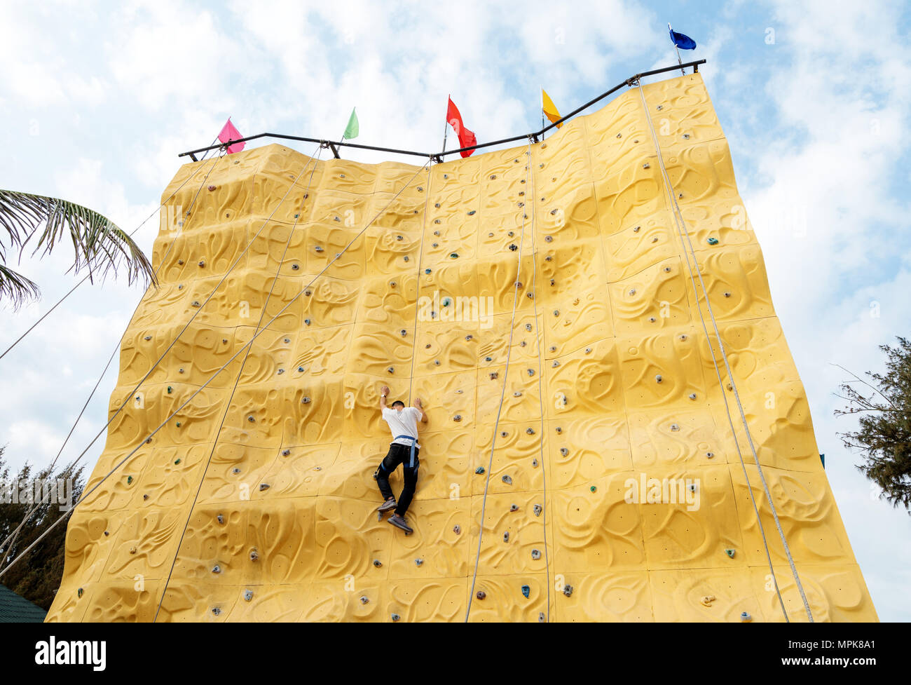 Asian rock climber hi-res stock photography and images - Alamy