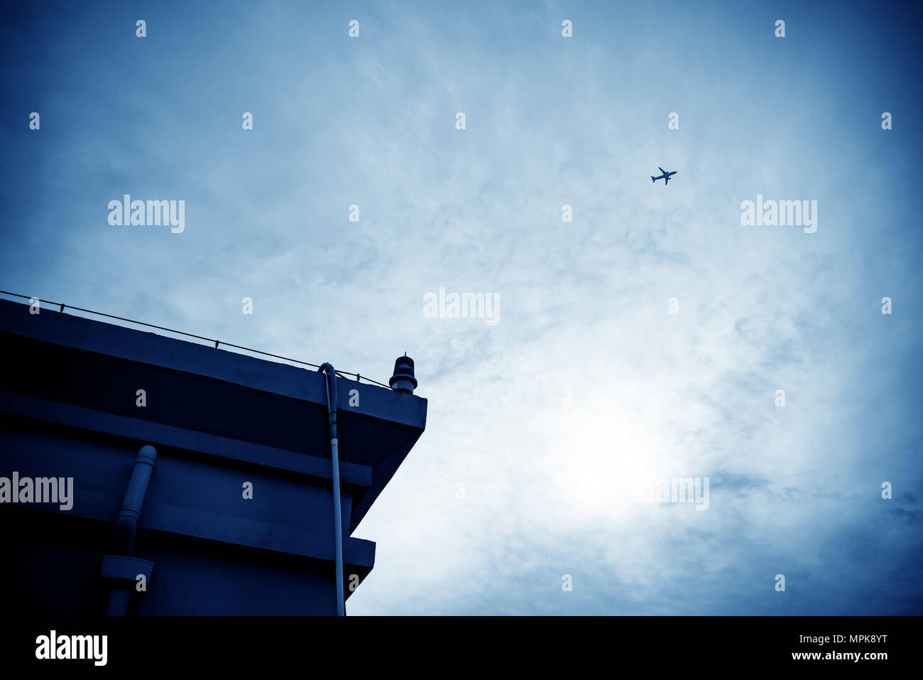 The passenger plane flies over the roof of the house and is about to ...