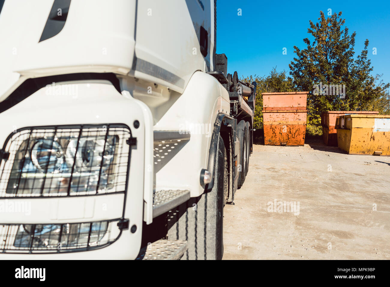 Shipping container on lorry hi-res stock photography and images - Alamy
