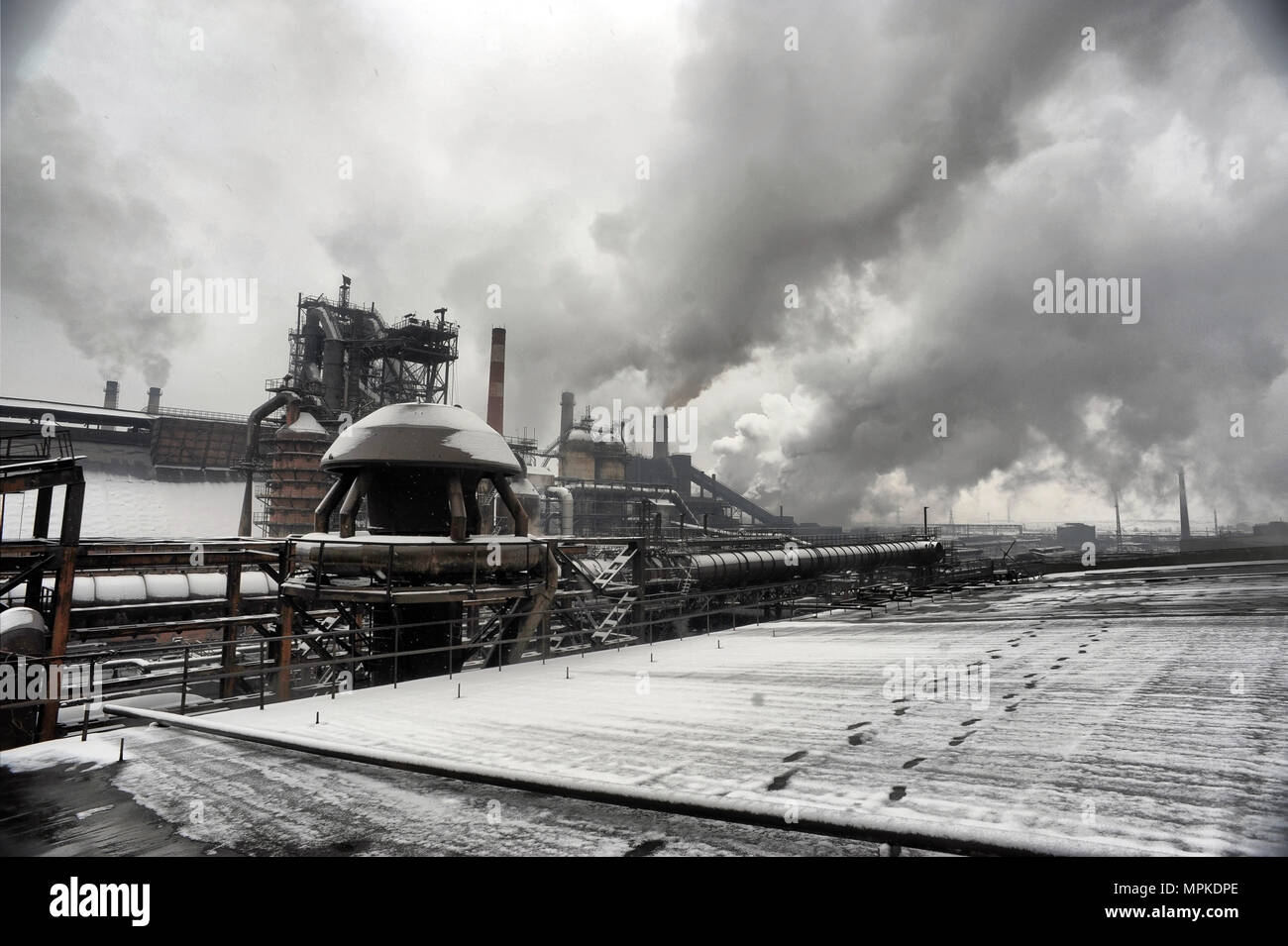 Smoke of heavy industry is highlighted Stock Photo - Alamy
