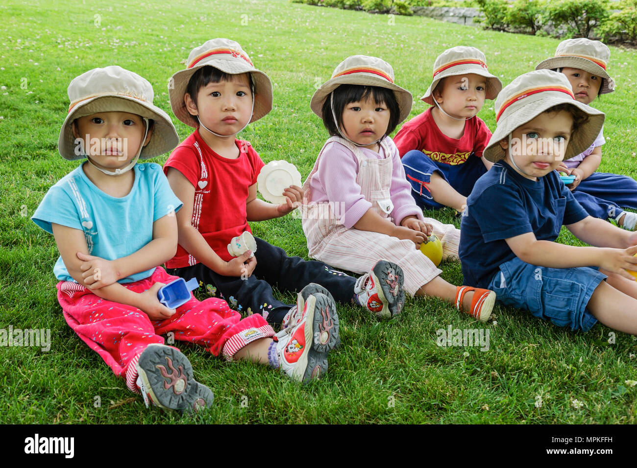 Hats girls kids landmark hi-res stock photography and images - Alamy