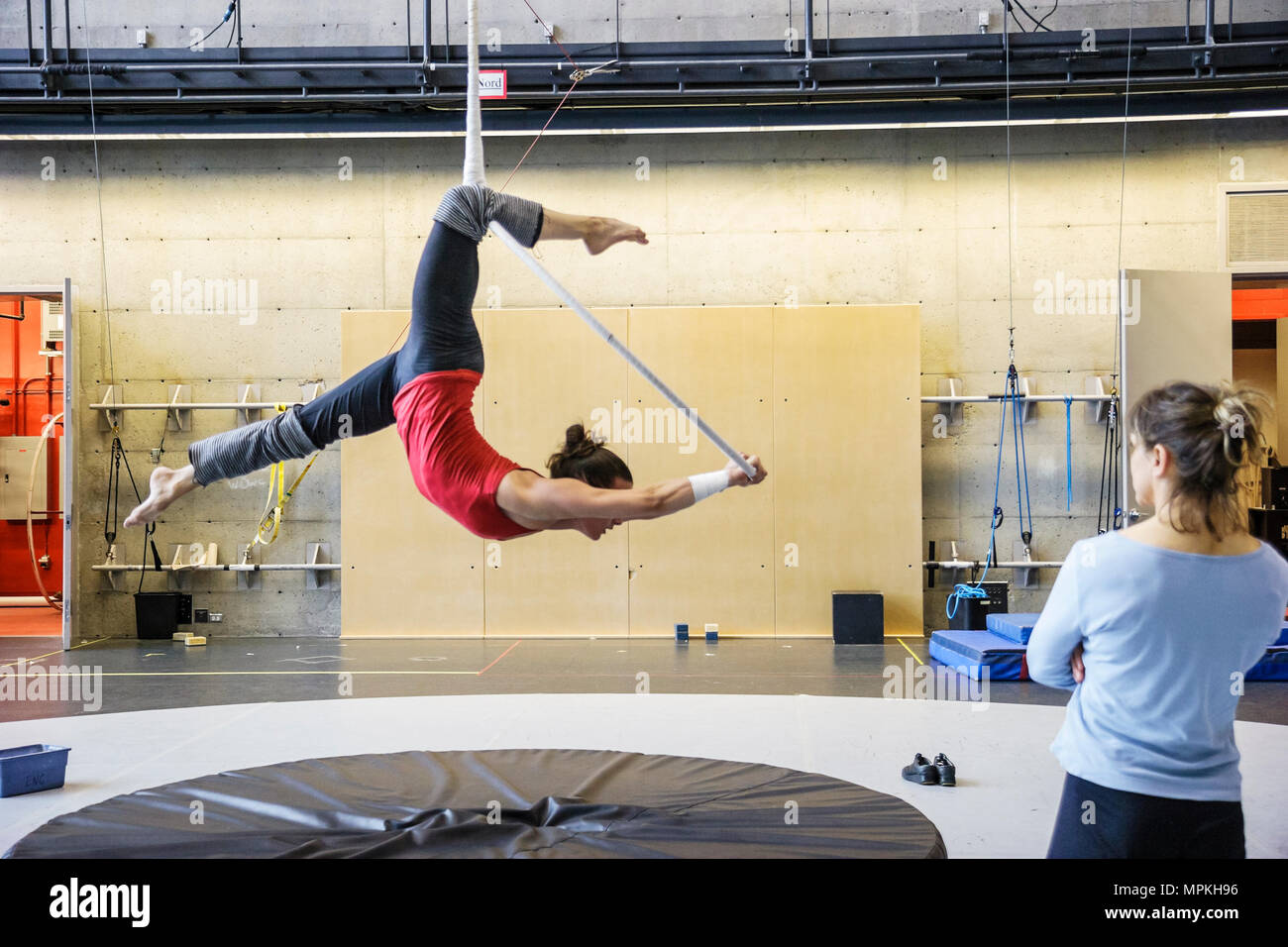 Acrobatic Skills Stock Photos & Acrobatic Skills Stock Images - Alamy