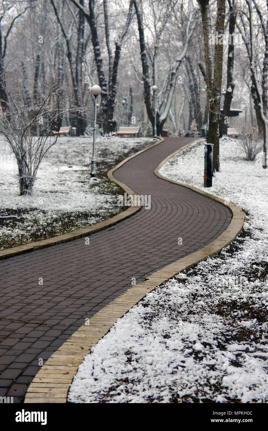 Alley with snow hi-res stock photography and images - Alamy