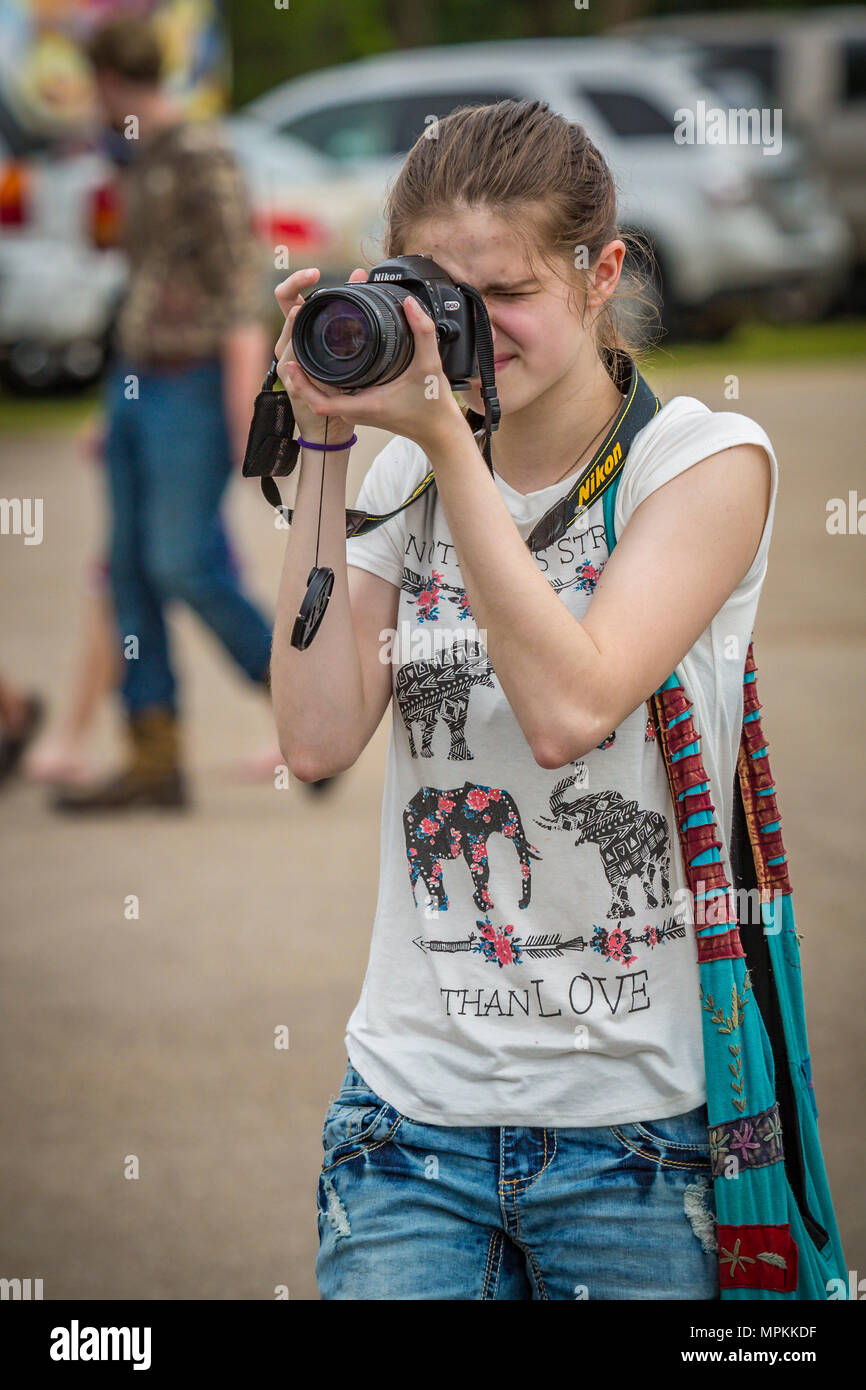 Female photographer camera hi-res stock photography and images - Alamy
