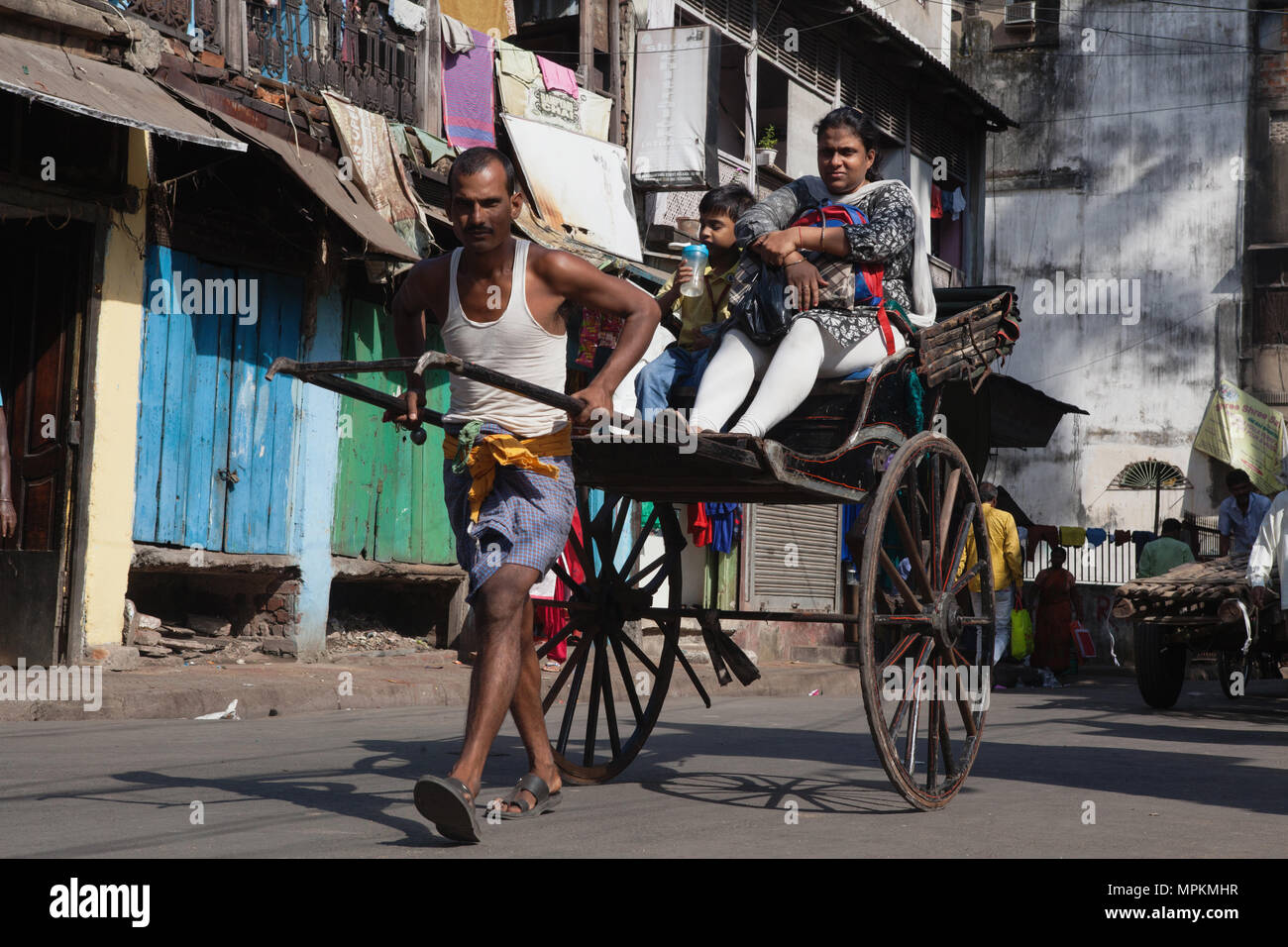 Rickshaw driver calcutta india hi-res stock photography and images - Alamy