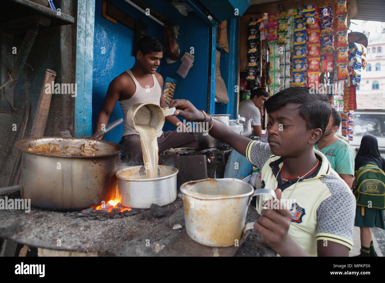 Man serving chai india hi-res stock photography and images - Alamy