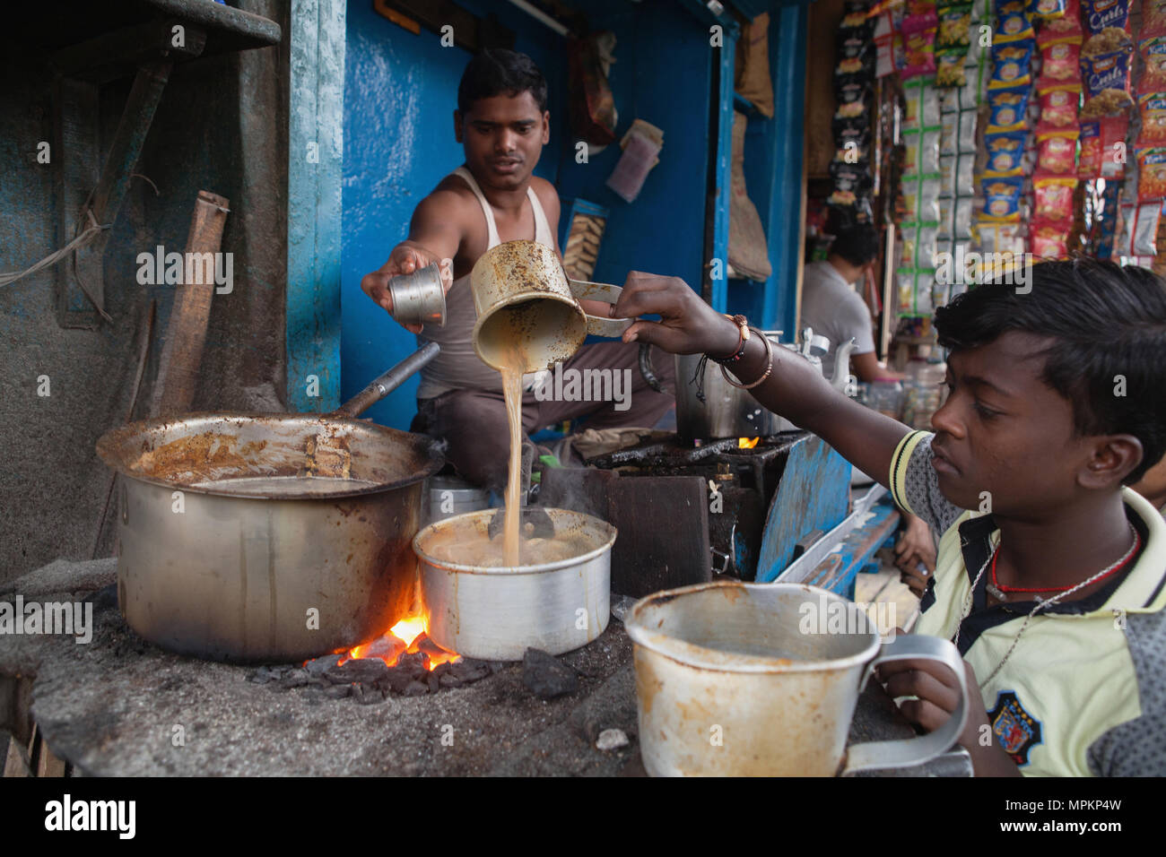 Man serving chai india hi-res stock photography and images - Alamy