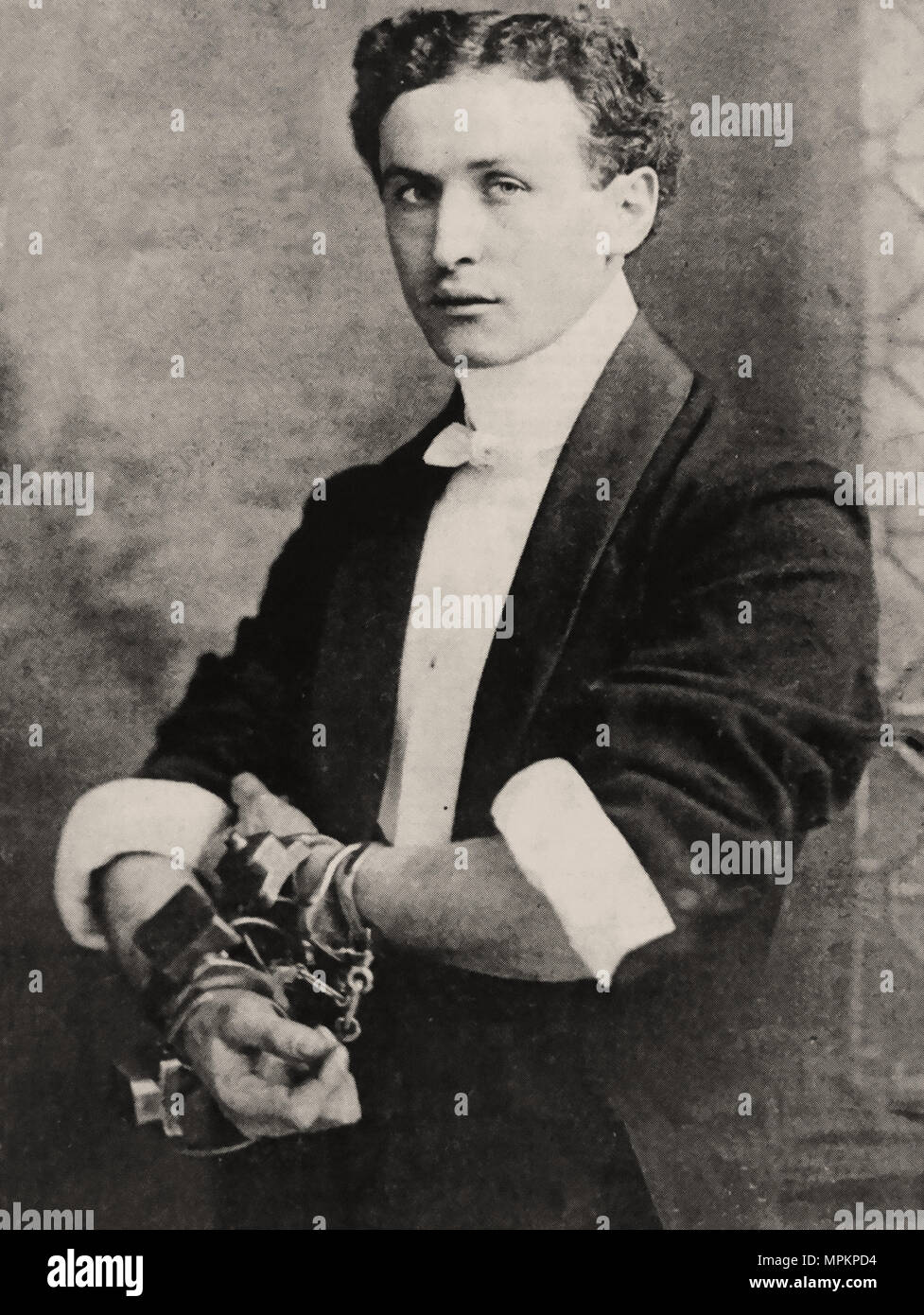 Houdini handcuff king hi-res stock photography and images - Alamy Houdini handcuff king hi-res stock photography and images - Alamy