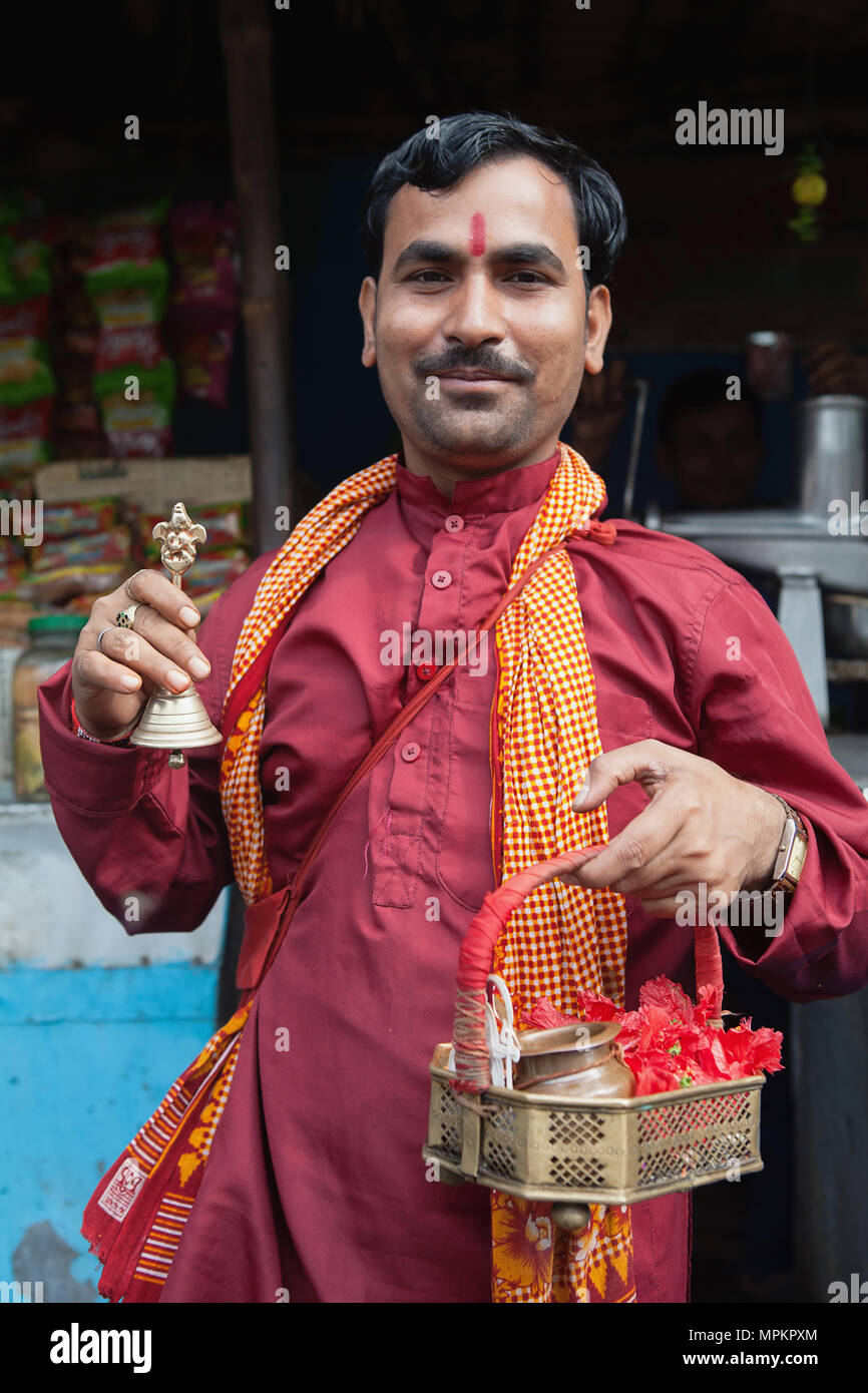 Brahmin pandit hi-res stock photography and images - Alamy