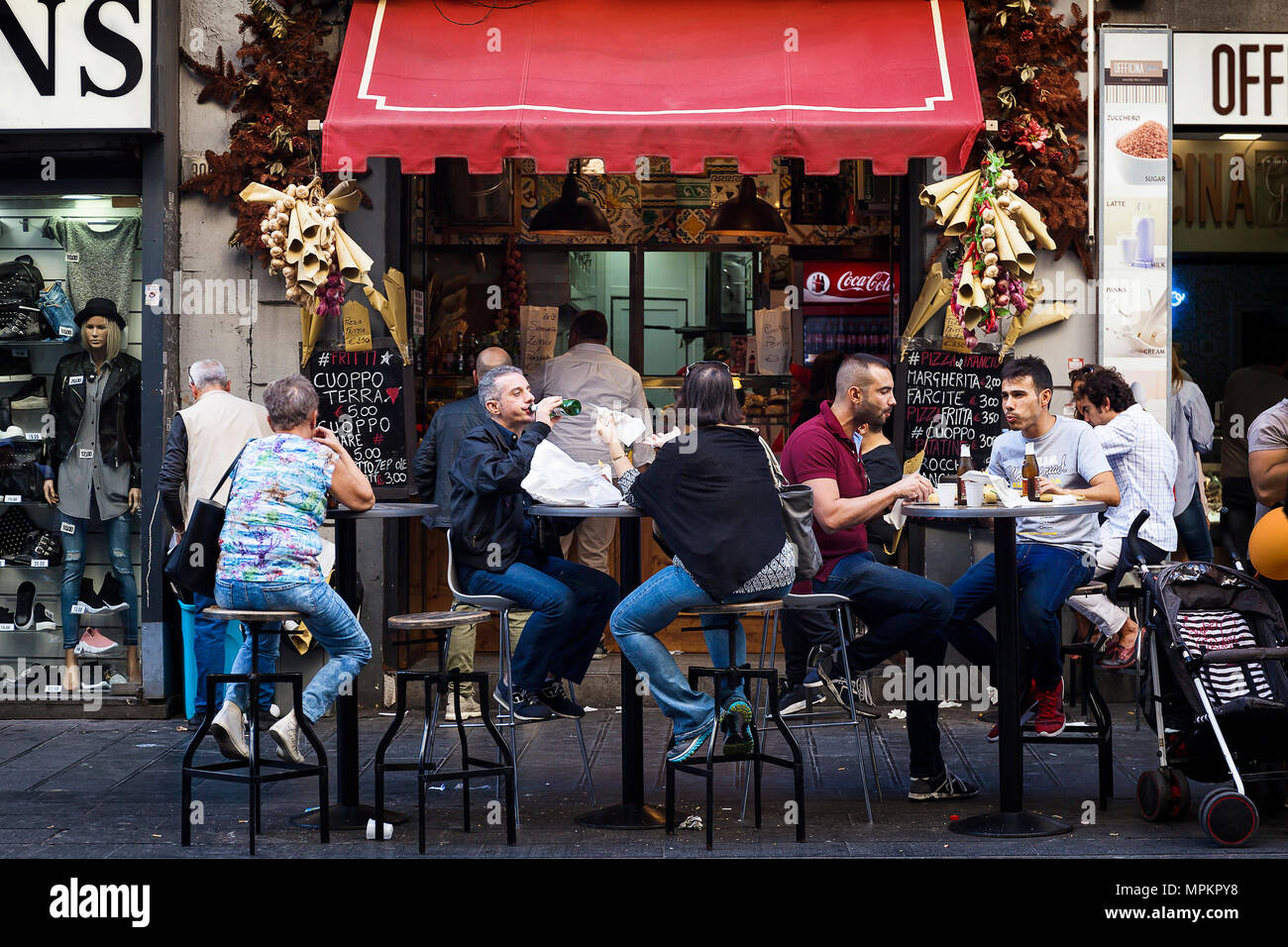 People eat foods hi-res stock photography and images - Alamy
