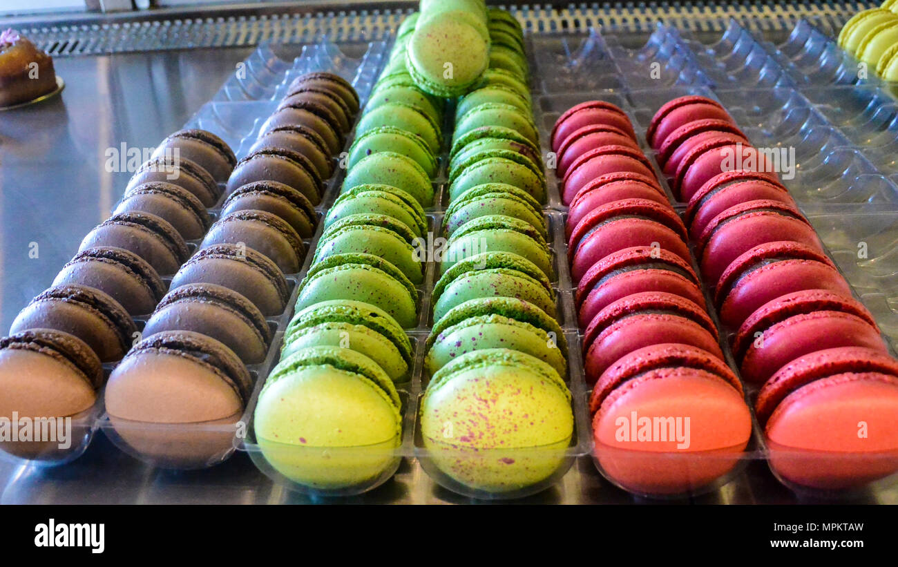 Lines of coloured macarons Stock Photo - Alamy
