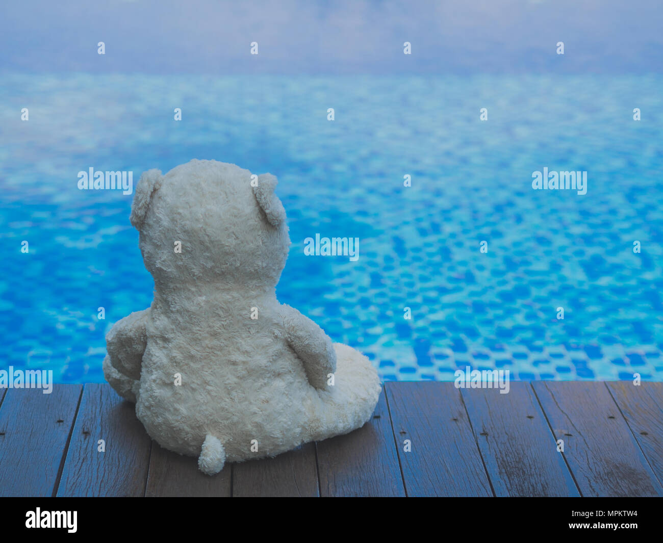 Teddy bears at beach hi-res stock photography and images - Alamy