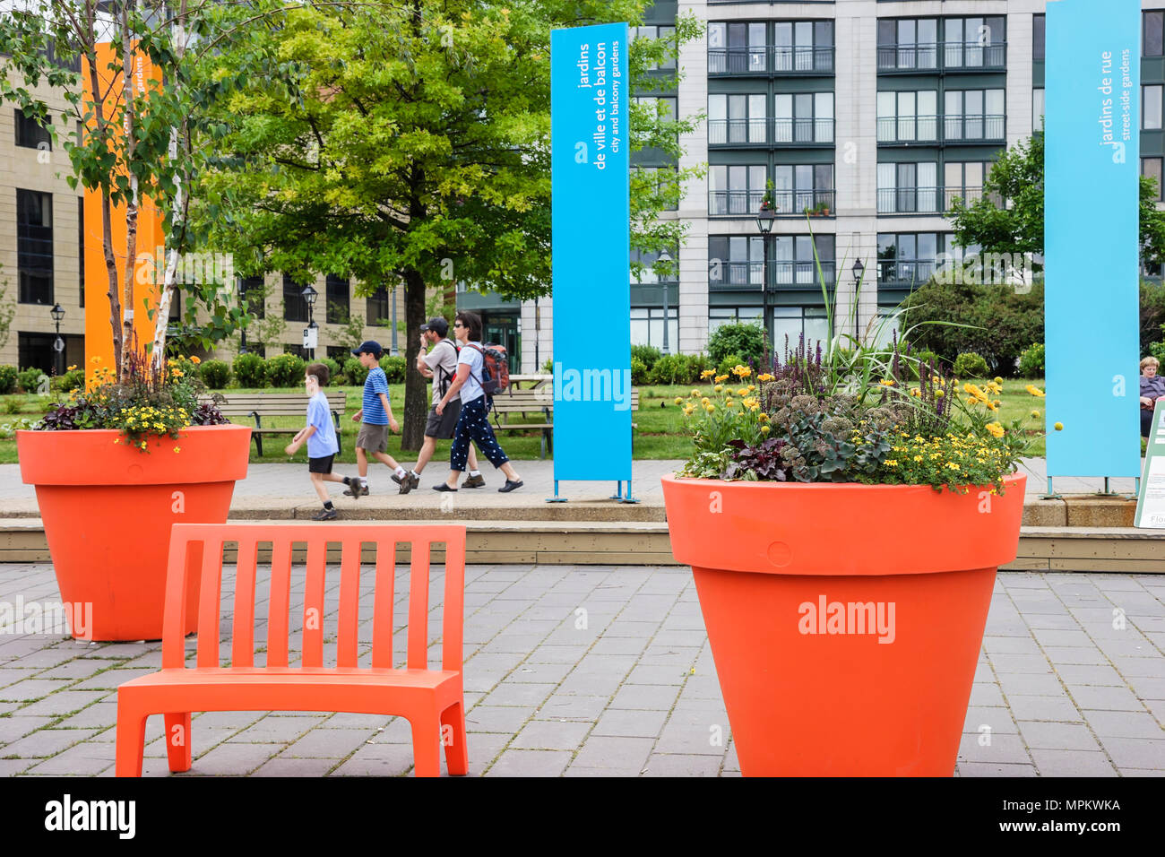 Bench signs hi-res stock photography and images - Alamy