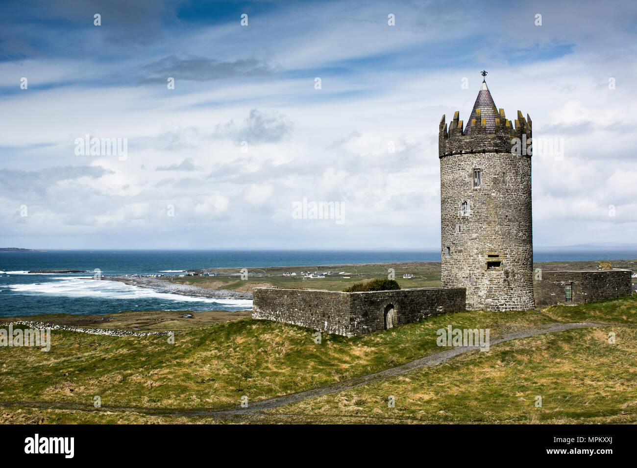 Way to castle hi-res stock photography and images - Alamy