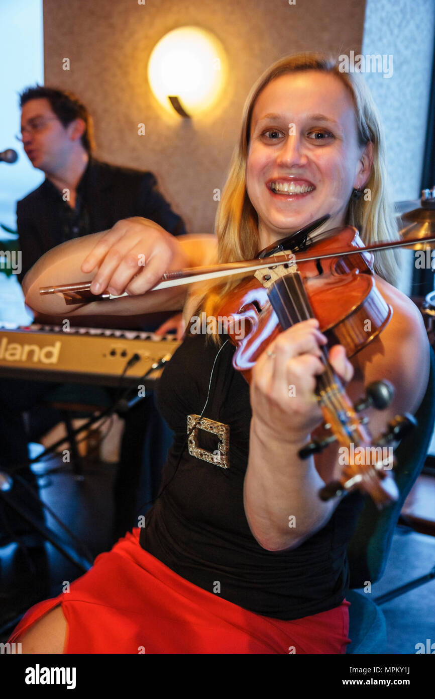 Playing fiddle and quebec hi-res stock photography and images - Alamy