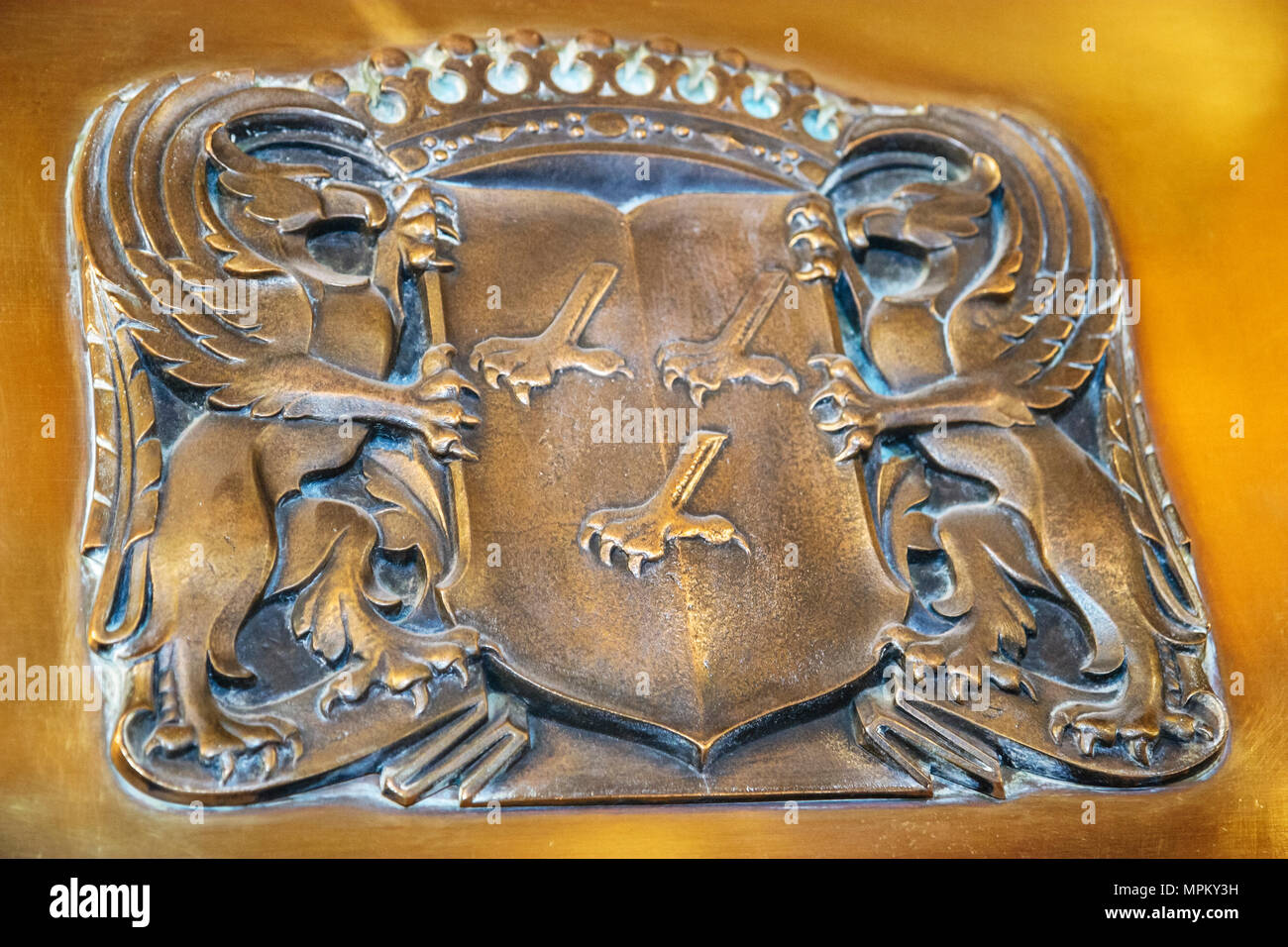 Griffin crest hi-res stock photography and images - Alamy