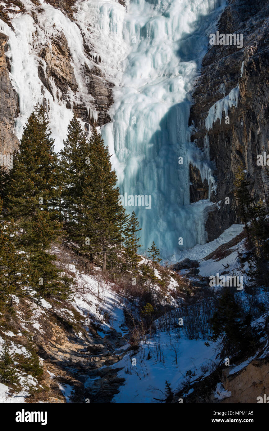 Ice waterfall frozen hi-res stock photography and images - Alamy