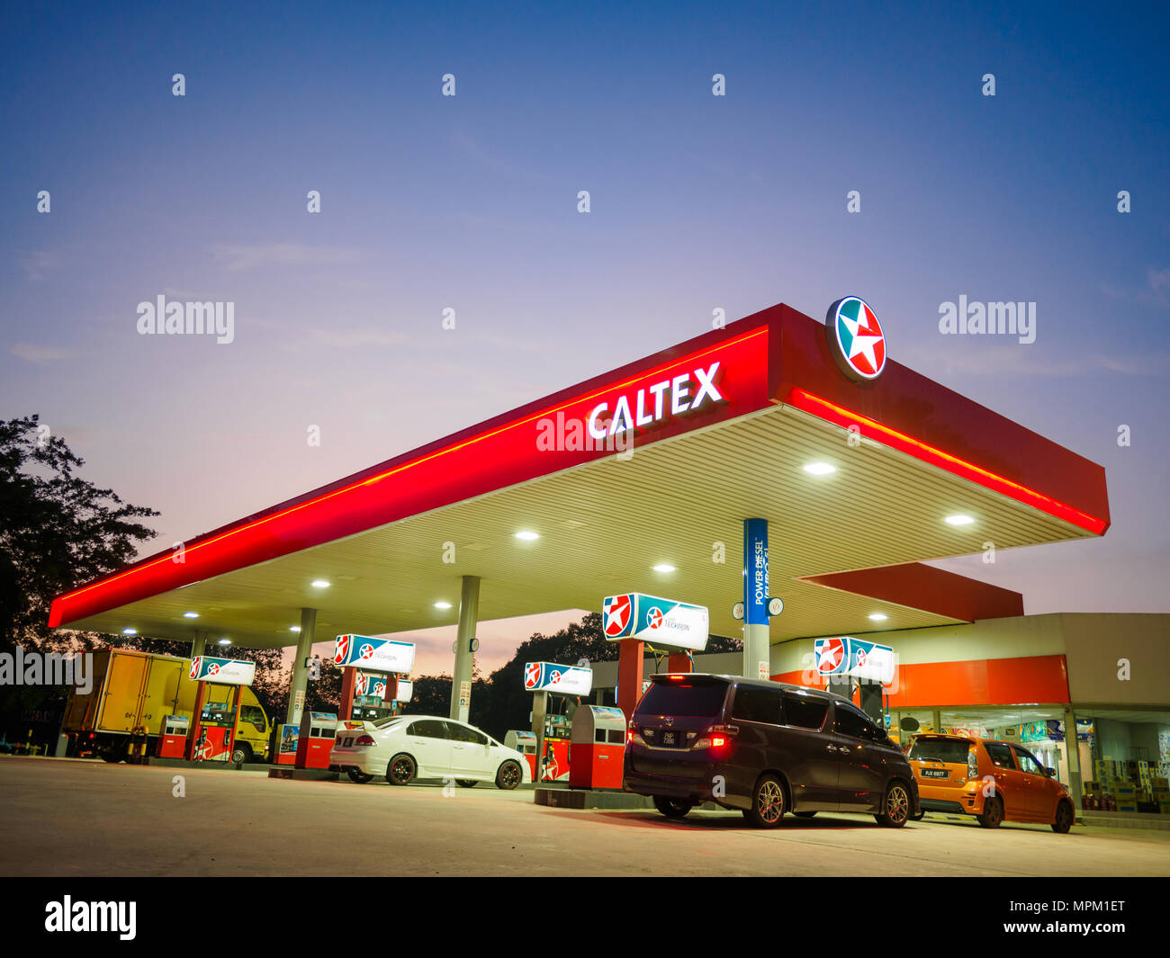 Woolworths petrol station hi-res stock photography and images - Alamy