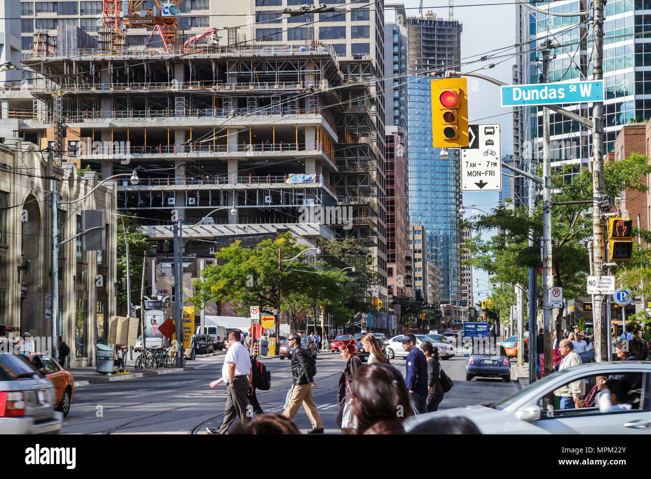 Toronto Pedestrian Crossing Stock Photos & Toronto Pedestrian Crossing ...