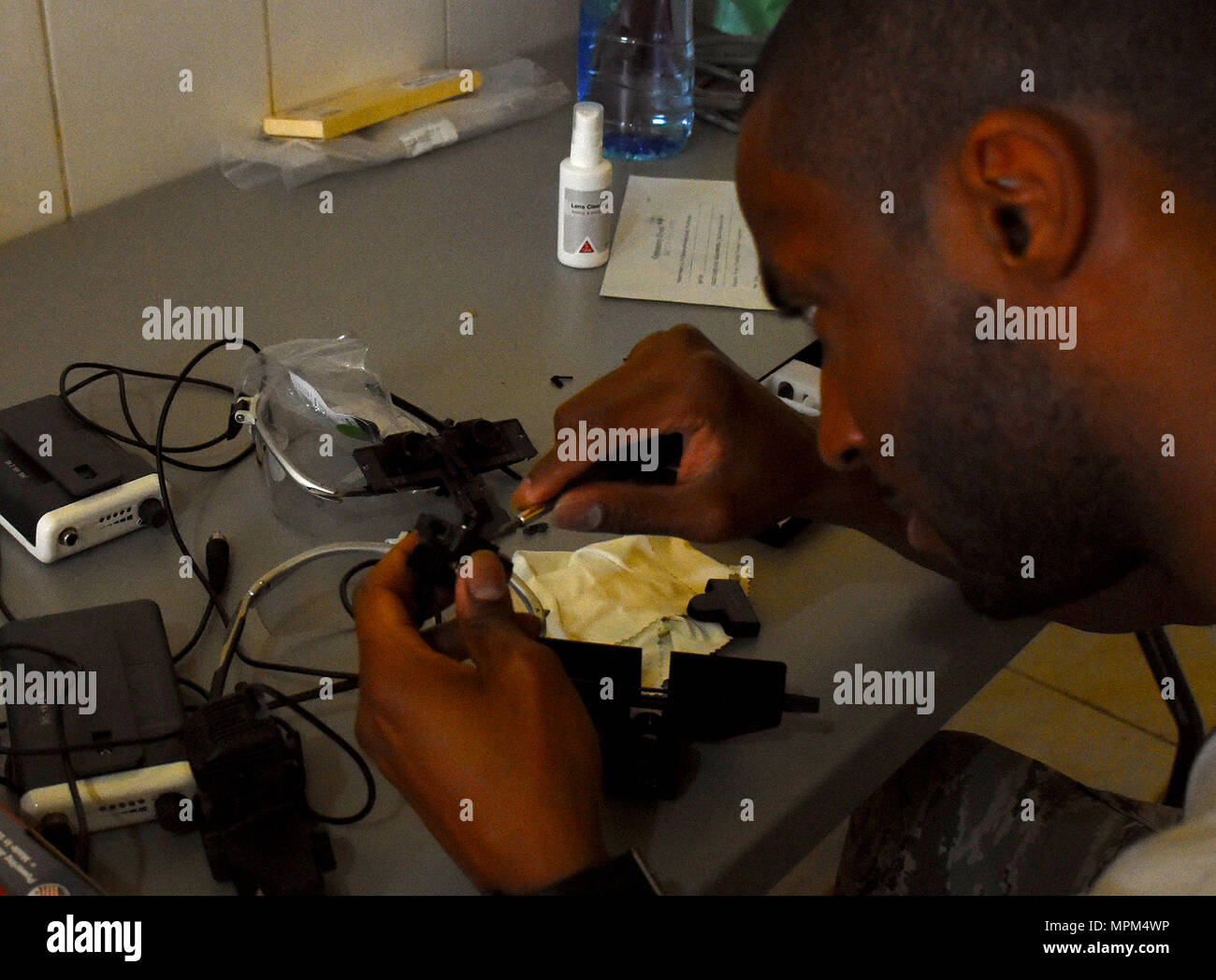 Indirect ophthalmoscope hi-res stock photography and images - Alamy