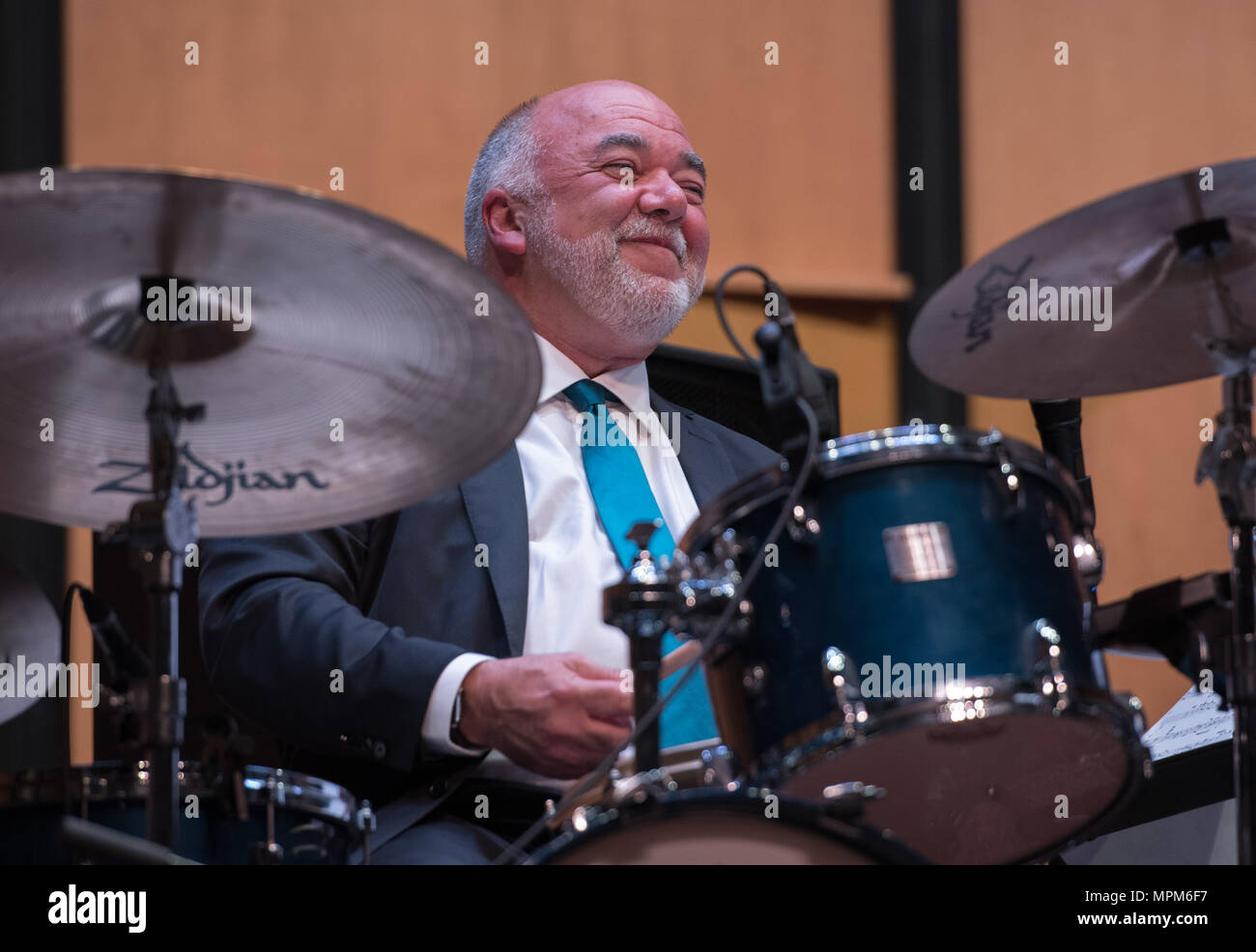 Band drummer 1990 hi-res stock photography and images - Alamy