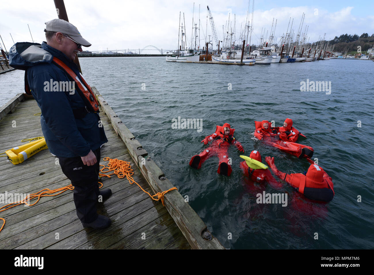Ron Hilberger (L) and Mike Rudolph (yellow gloves), fishing vessel ...
