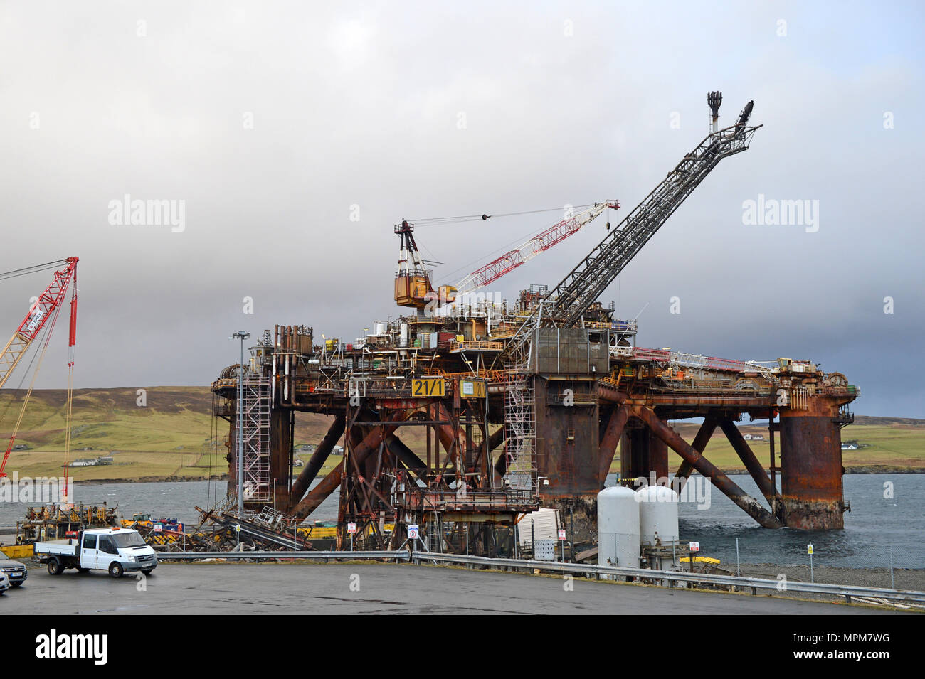 Buchan Alpha oil rig coming into to Lerwick Shetland for ...