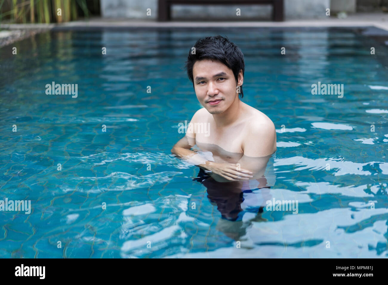 Guy Playing Pool Stock Photos & Guy Playing Pool Stock Images - Alamy