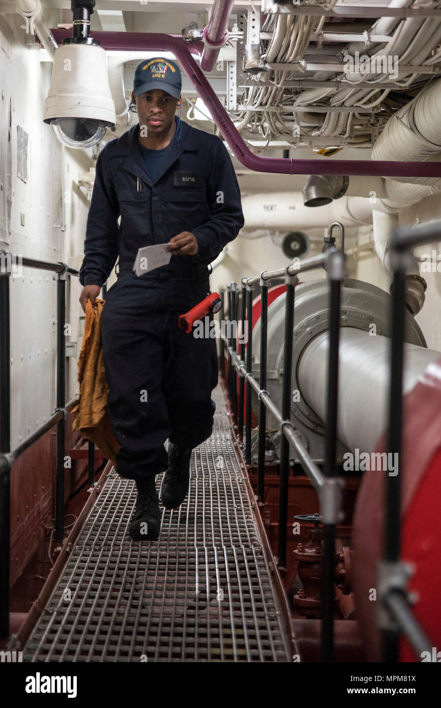 170326-N-WF272-044 PHILIPPINE SEA (March 26, 2017) Machinist's Mate ...