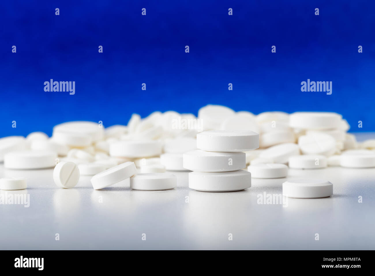 Bunch of white tablets. Scattered pills. Selective focus Stock Photo ...