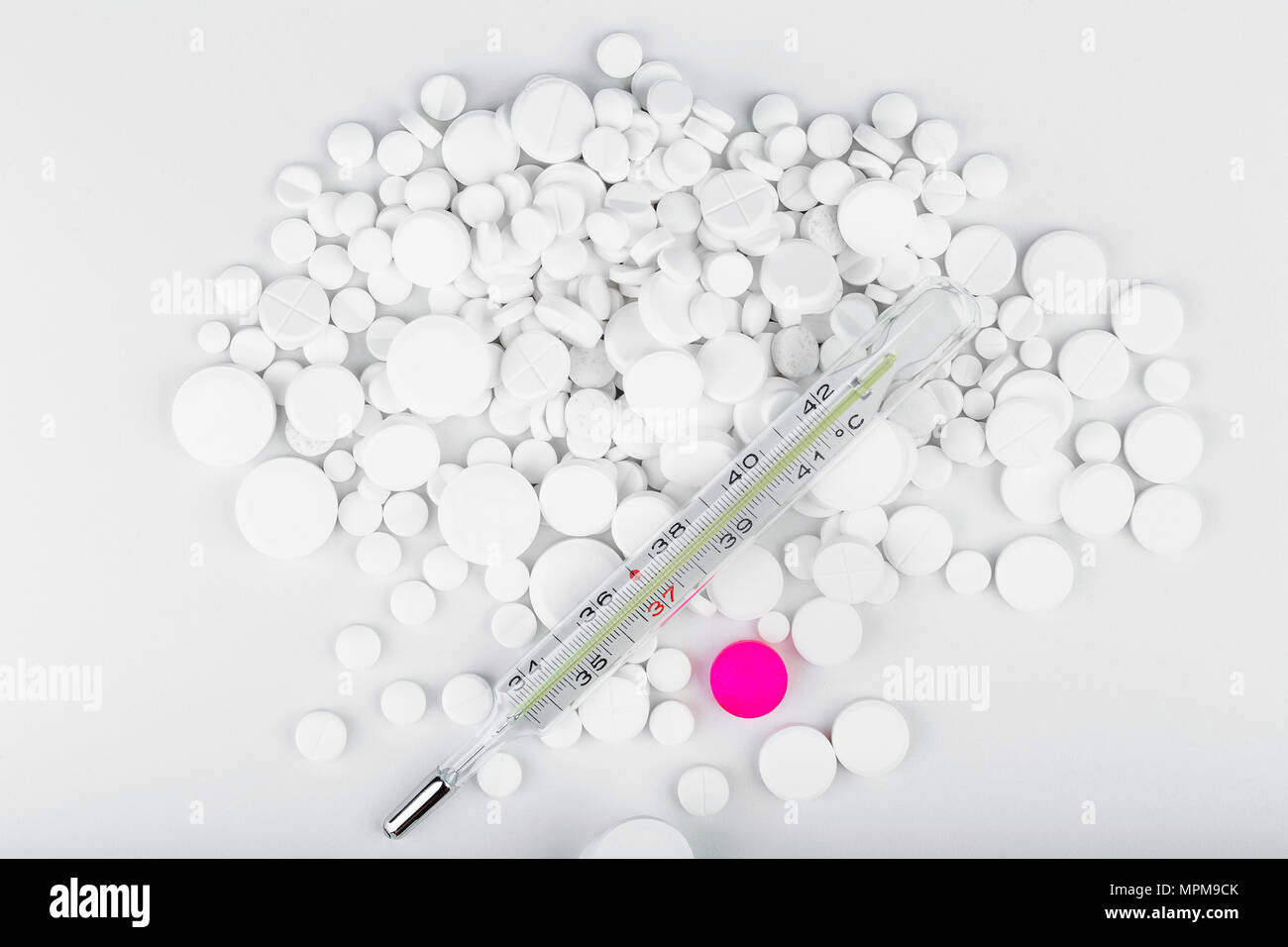 Bunch white tablets thermometer hi-res stock photography and images - Alamy