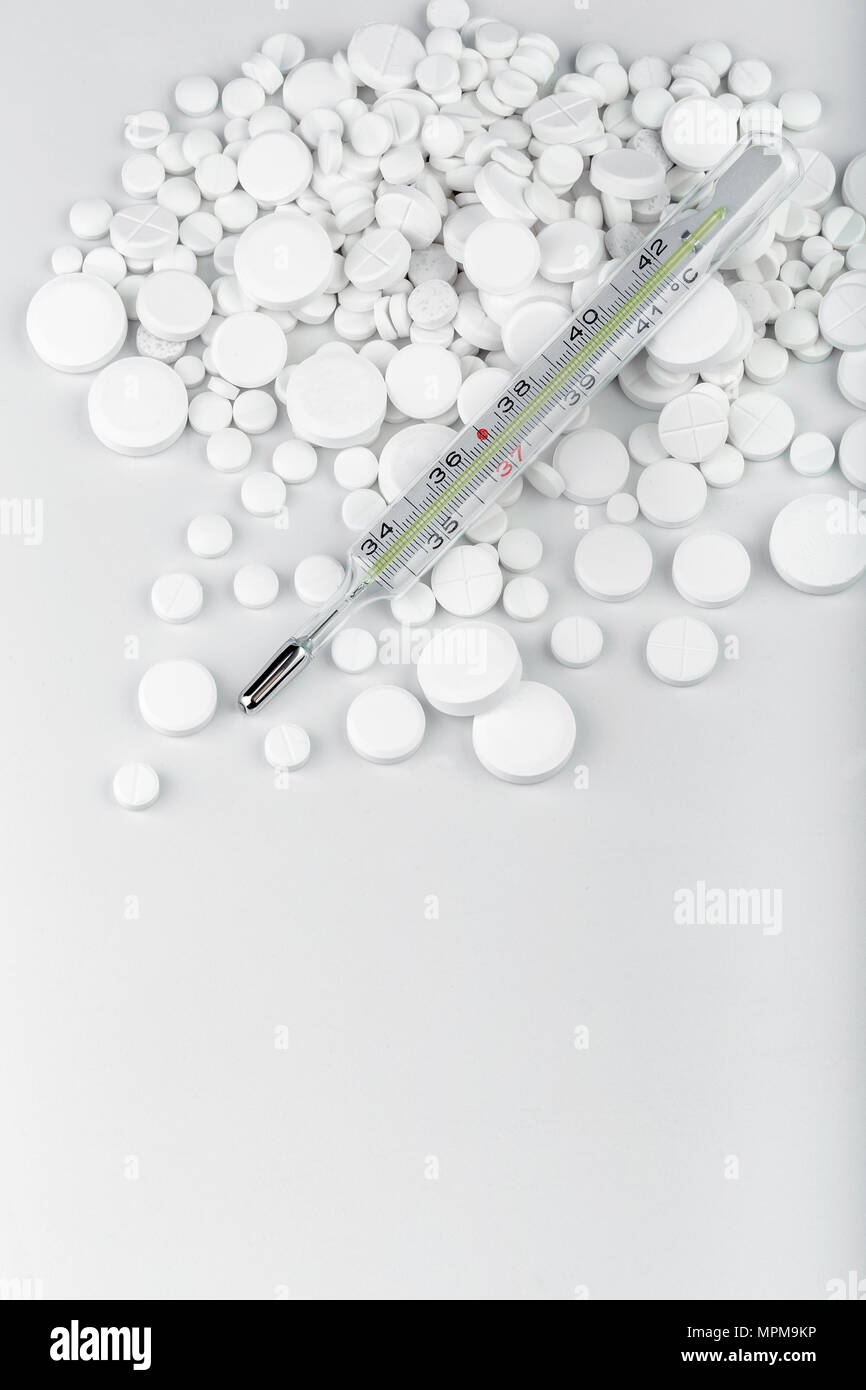 Bunch white tablets thermometer hi-res stock photography and images - Alamy