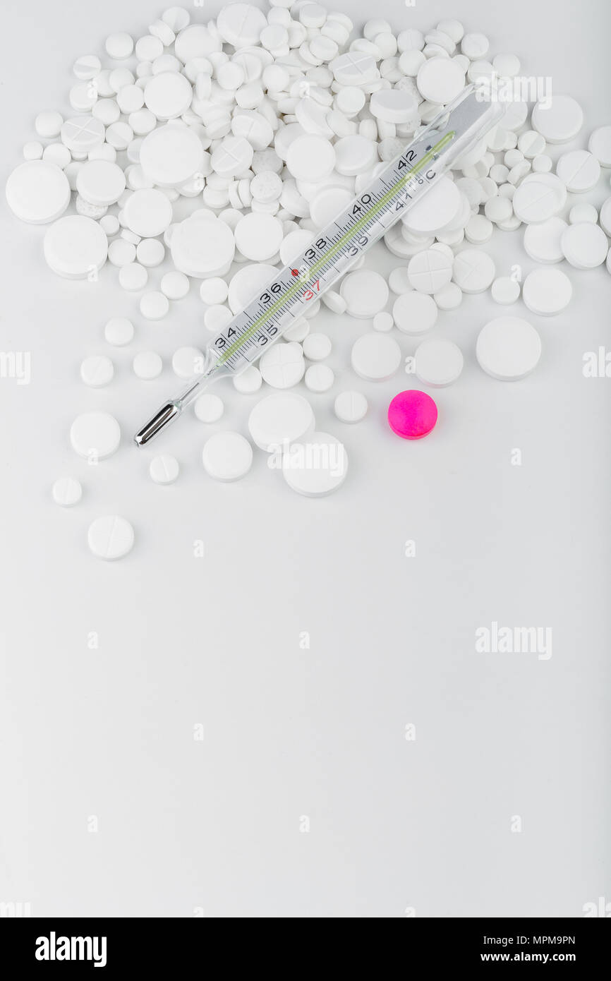 Bunch white tablets thermometer hi-res stock photography and images - Alamy