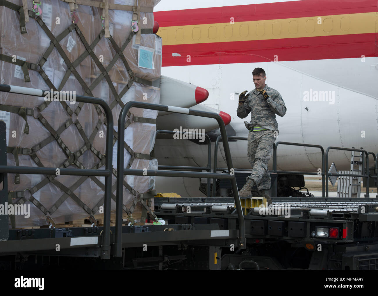Airmen from the 436th Aerial Port Squadron load cargo onto a Kalitta ...