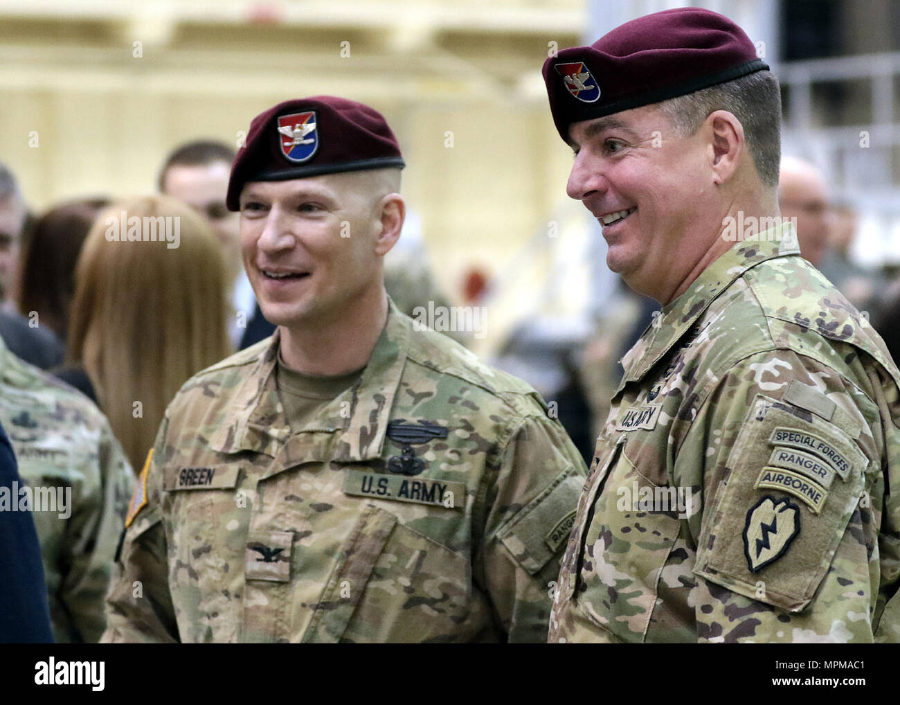 Incoming and outgoing 4th Infantry Brigade Combat Team (Airborne), 25th ...