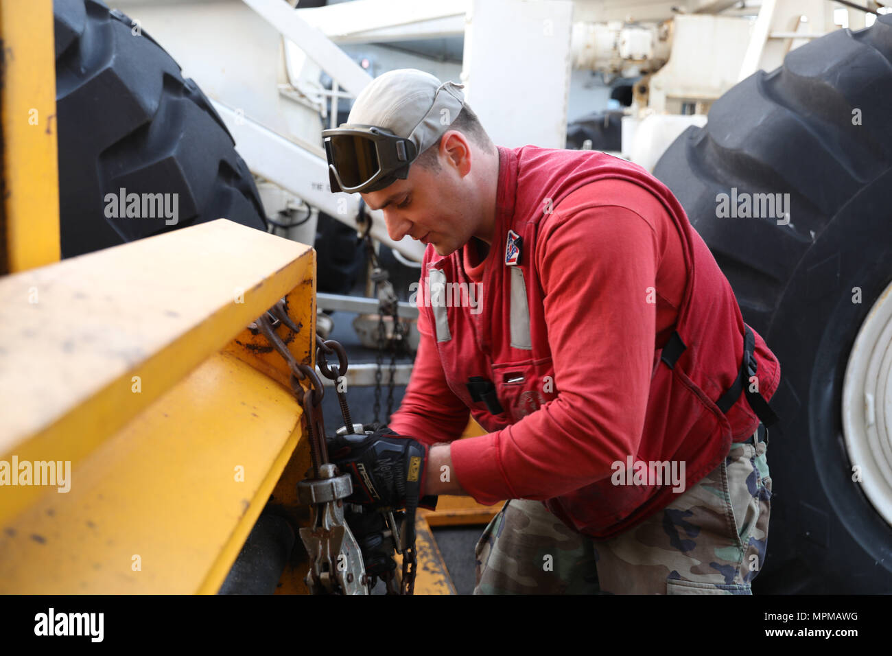 1703025-N-HP188-027 RED SEA (March 25, 2017) Aviation Boatswain's Mate ...