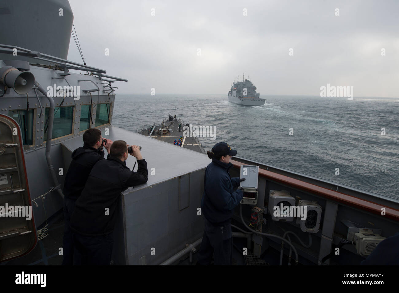 The guided-missile destroyer USS Carney (DDG 64) approaches the ...