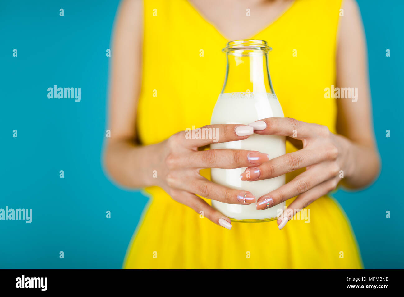 Hand holding glass of milk hi-res stock photography and images - Alamy