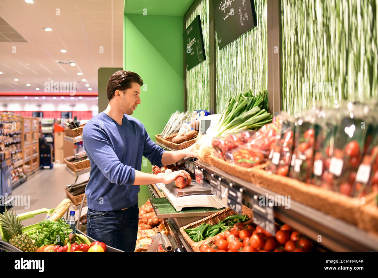people shopping for food in the supermarket Stock Photo - Alamy