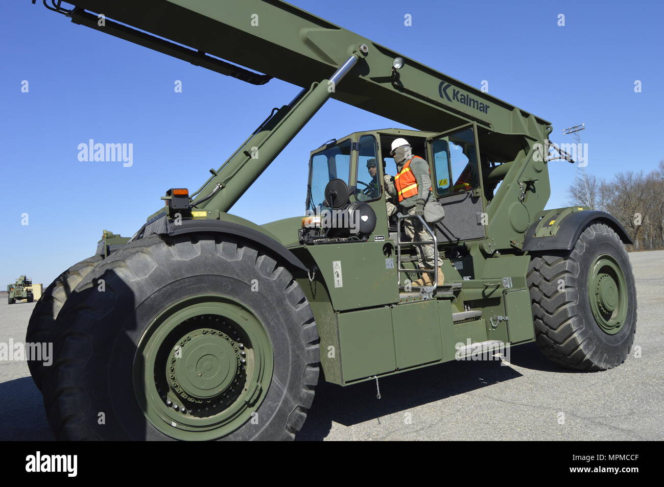U.S. Army Reserve Soldiers with the 453rd Inland Cargo Transfer Cargo ...