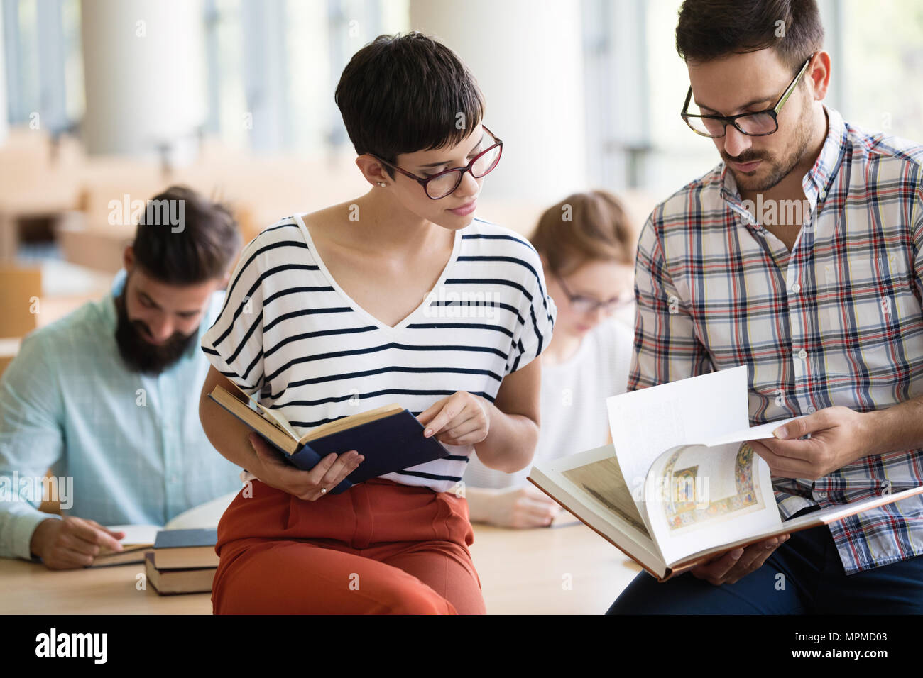 Teenagers studying together school library hi-res stock photography and ...