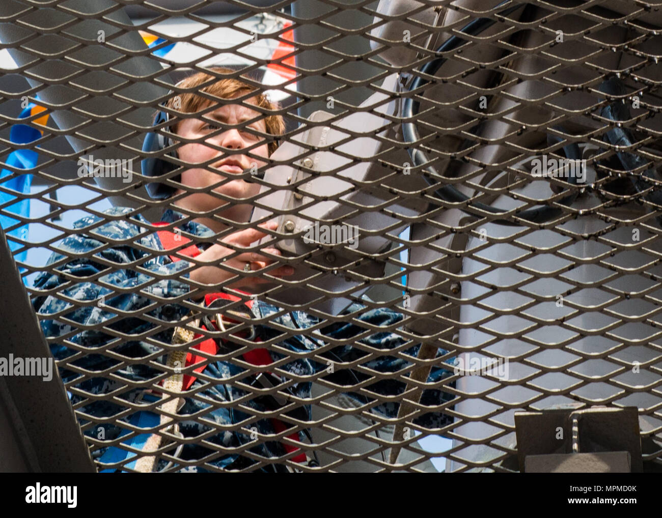 170329-N-WA993-014 YOKOSUKA, Japan (March 29, 2017) Electronics ...