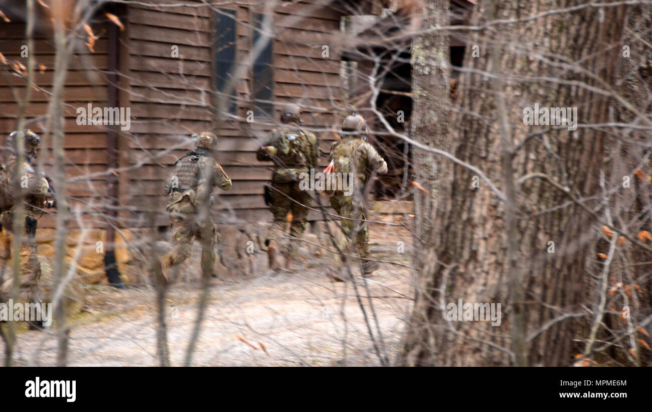 U.S. Army Special Operations Forces Soldiers with 10th Special Forces ...