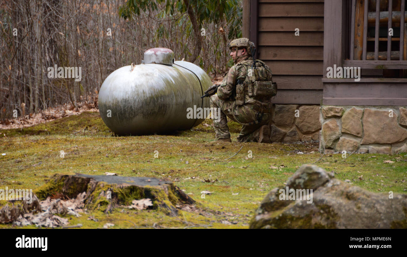 A U.S. Army Special Operations Forces Soldier with 10th Special Forces ...