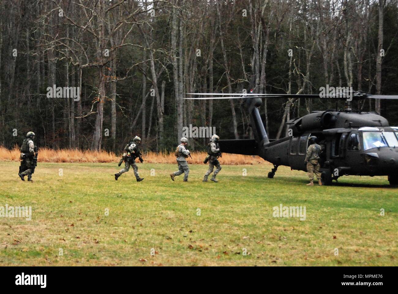 Estonian Special Operations Force soldiers, along with U.S. Army ...